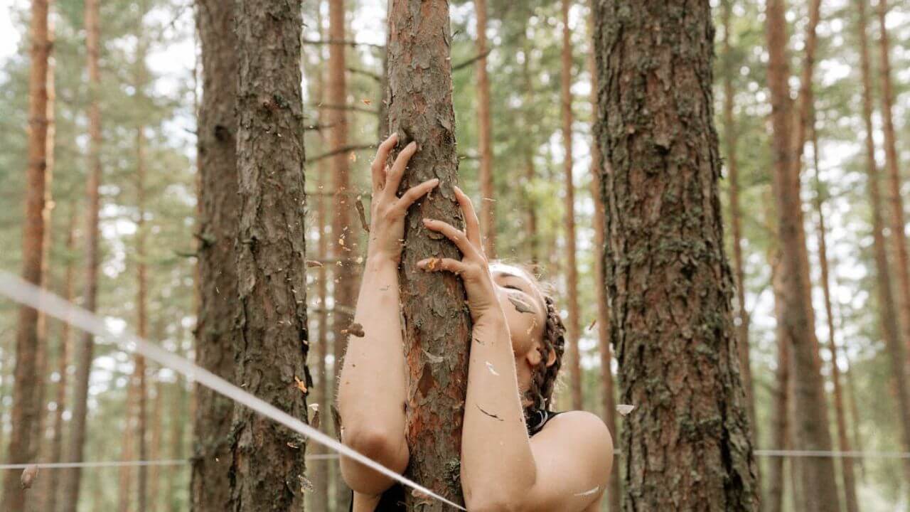 How to Properly Ground Yourself to the Earth Naturally